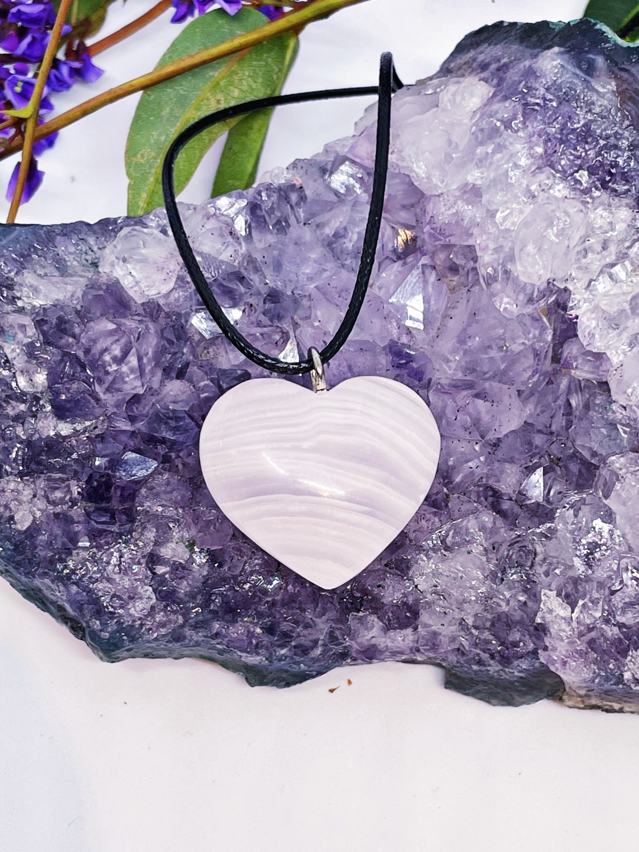 Mangano Calcite Heart Pendants - UV Reactive – Ink Moon